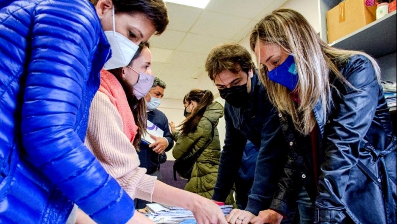 Malena Galmarini y Mayra Mendoza en obras en el Barrio Azul - Cronos Noticias