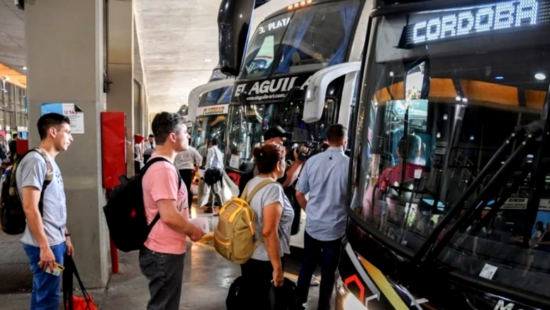 Golpe al bolsillo bonaerense: Kicillof aumentó la tarifa del transporte de pasajeros casi un 50% ...